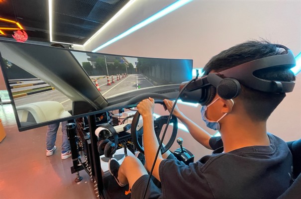 VR虚拟驾驶—为展厅观众打造的逼真交互体验 - 武汉百变互动